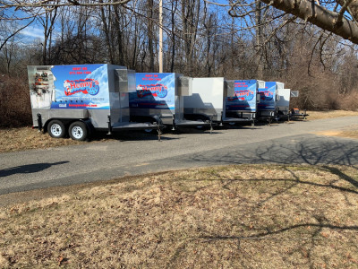 5' x 9' Walk In Cold Storage Cooler or Freezer Trailer w/ (5) Beer Taps ...